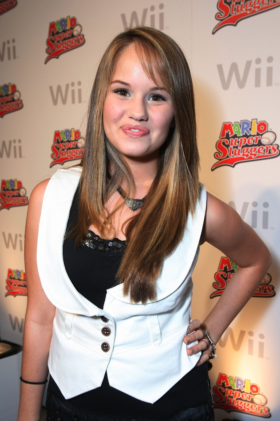 Debby Ryan Estomago