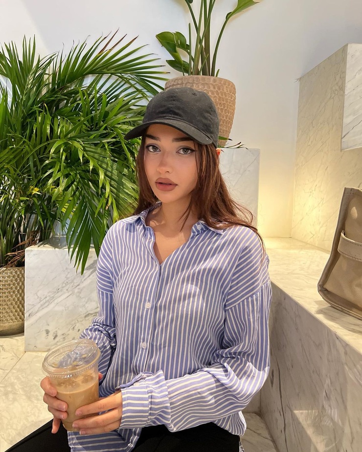 Image of Isabel Rose