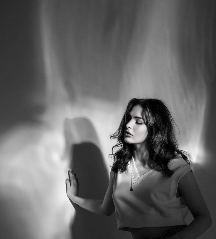 Sasha (model) picture