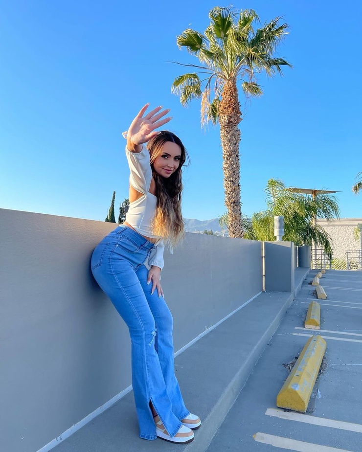 Picture of Julia Raleigh