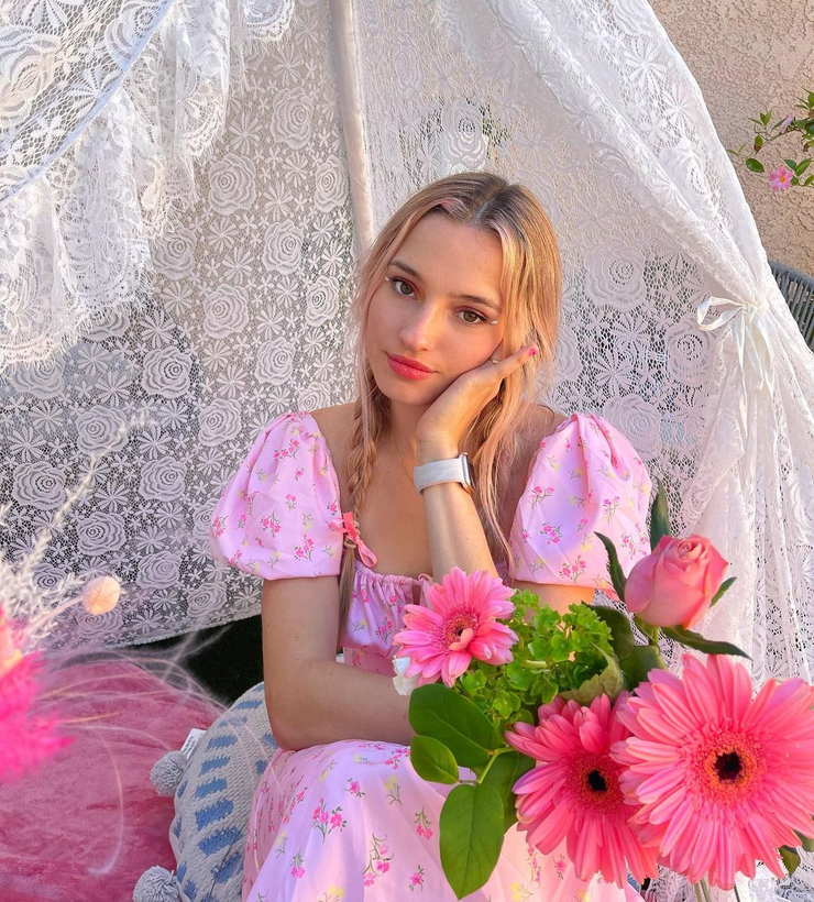 Picture of Cosette Rinab