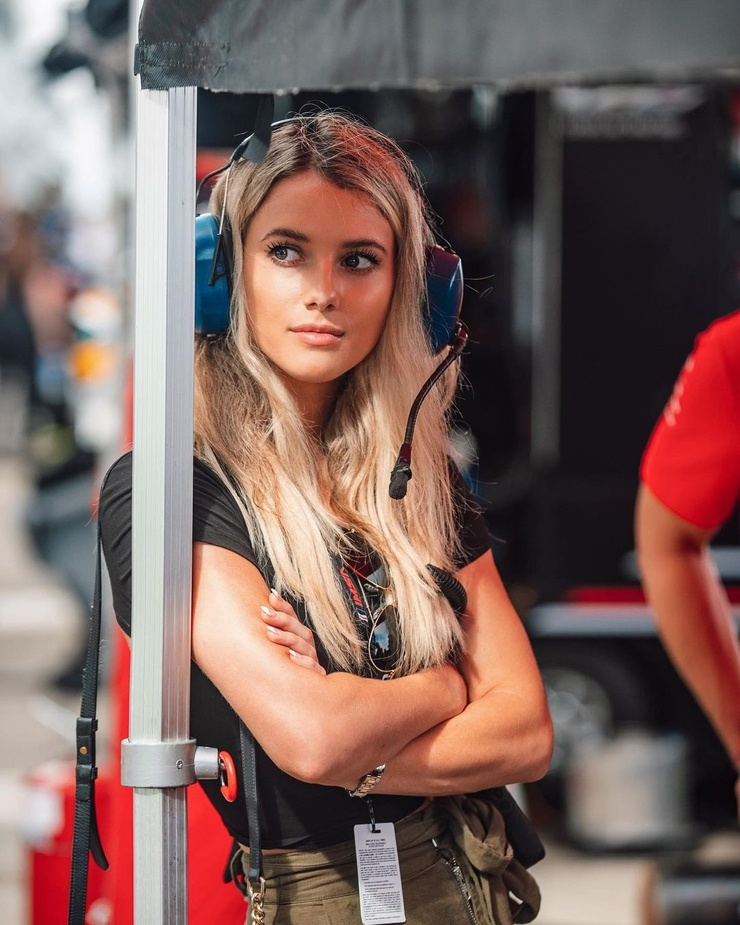 Picture of Lindsay Brewer