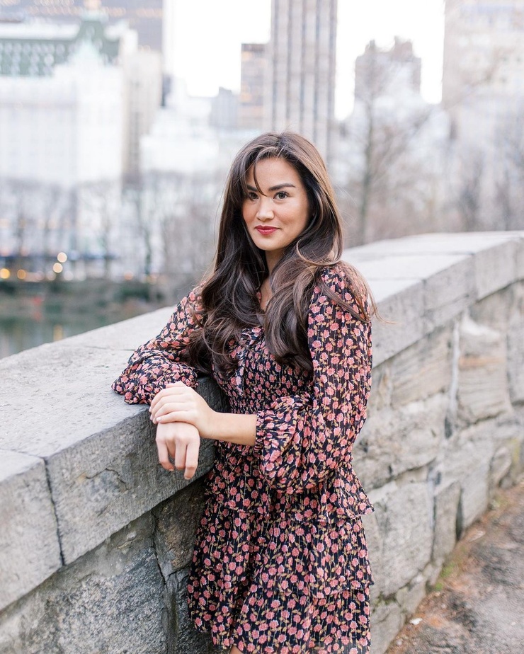Caila Quinn picture