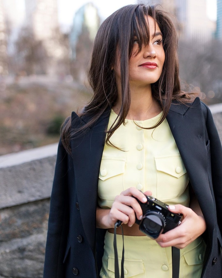 Caila Quinn picture