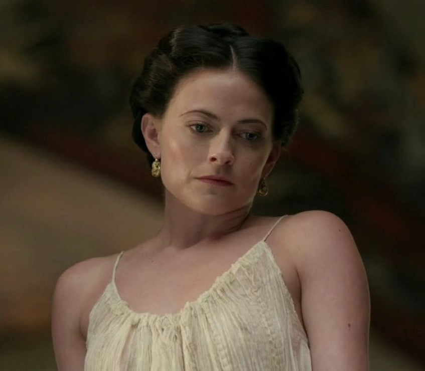 Lara Pulver picture