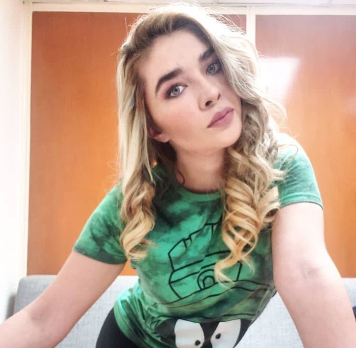 Daniela Luján picture