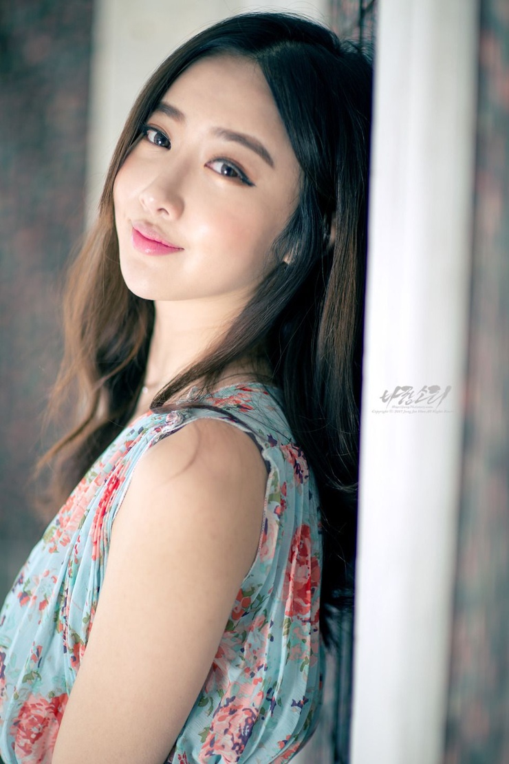 Picture of Shin Hae Ri