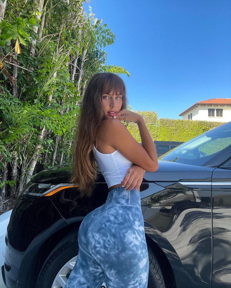 Brit Manuela (model) picture