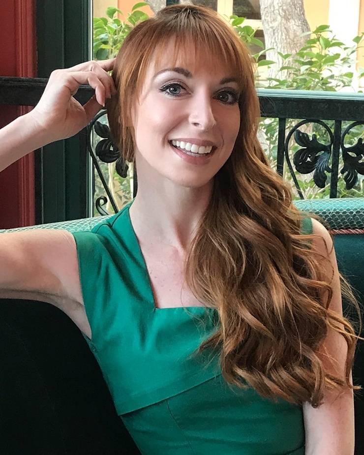 Picture of Lisa Foiles