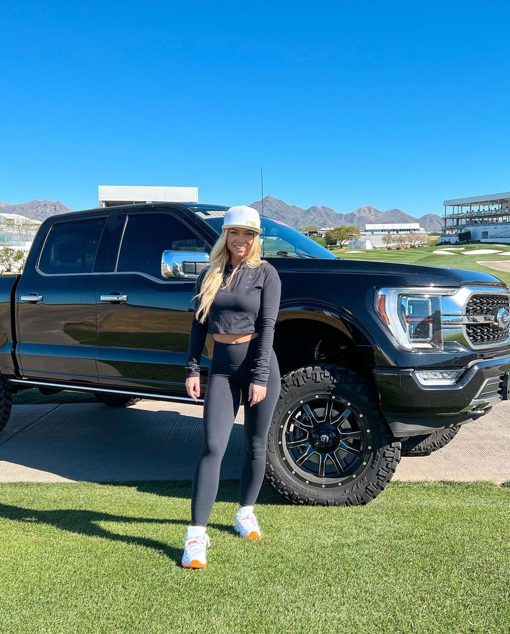 Picture of Hailey Ostrom