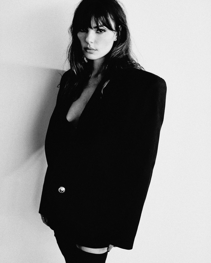 Isis Valverde picture