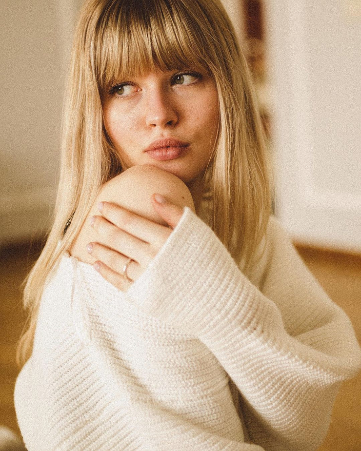 Luna (model) picture