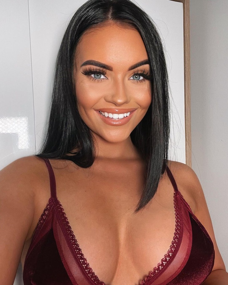 Picture of Chloe Bain