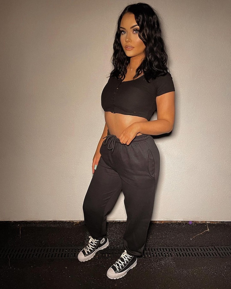 Picture of Chloe Bain