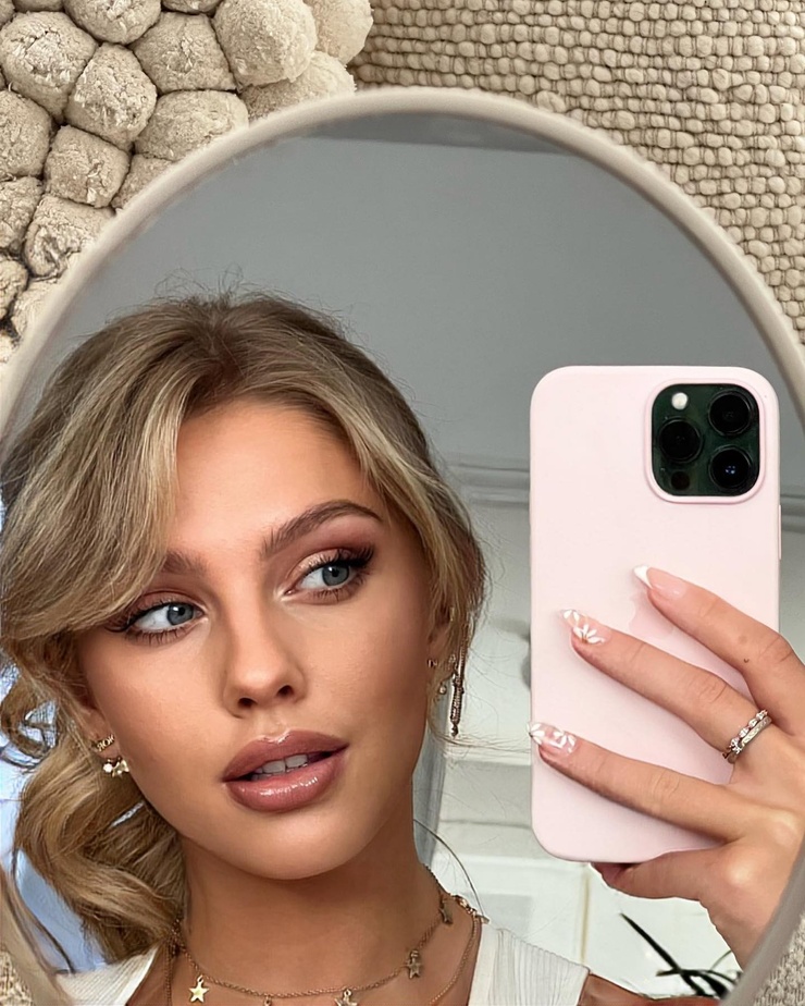 Picture of Alexa Breit