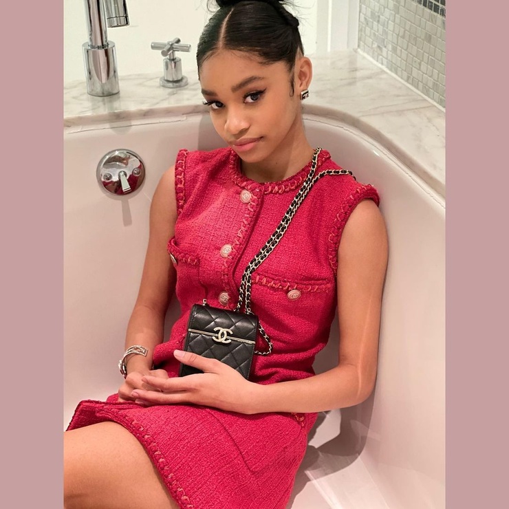 Picture of Akira Akbar