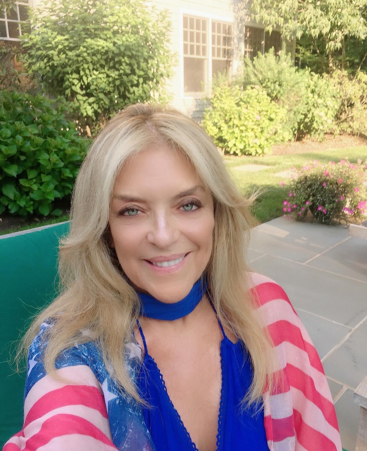 Lydia Cornell picture