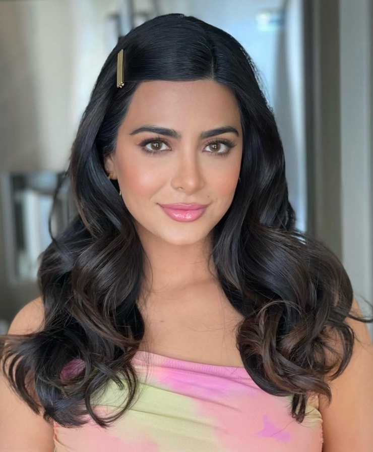 Picture of Emeraude Toubia
