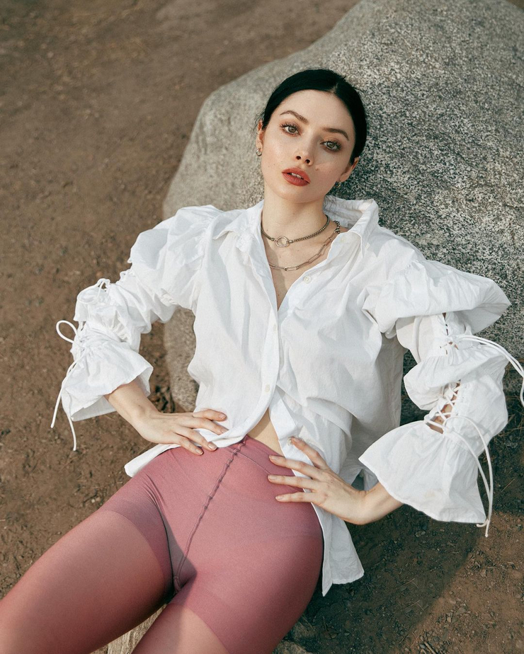 Picture of Alina Lee