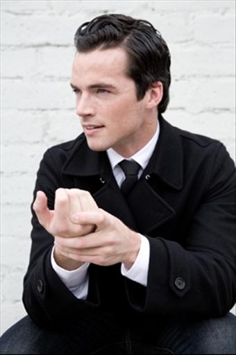 Picture of Ian Harding