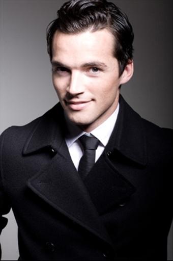 Picture of Ian Harding
