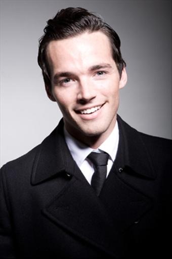 Picture of Ian Harding