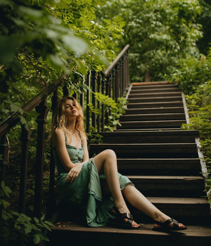 Picture of Luna (model)