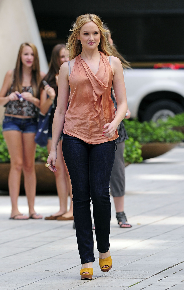 Picture of Kaylee DeFer