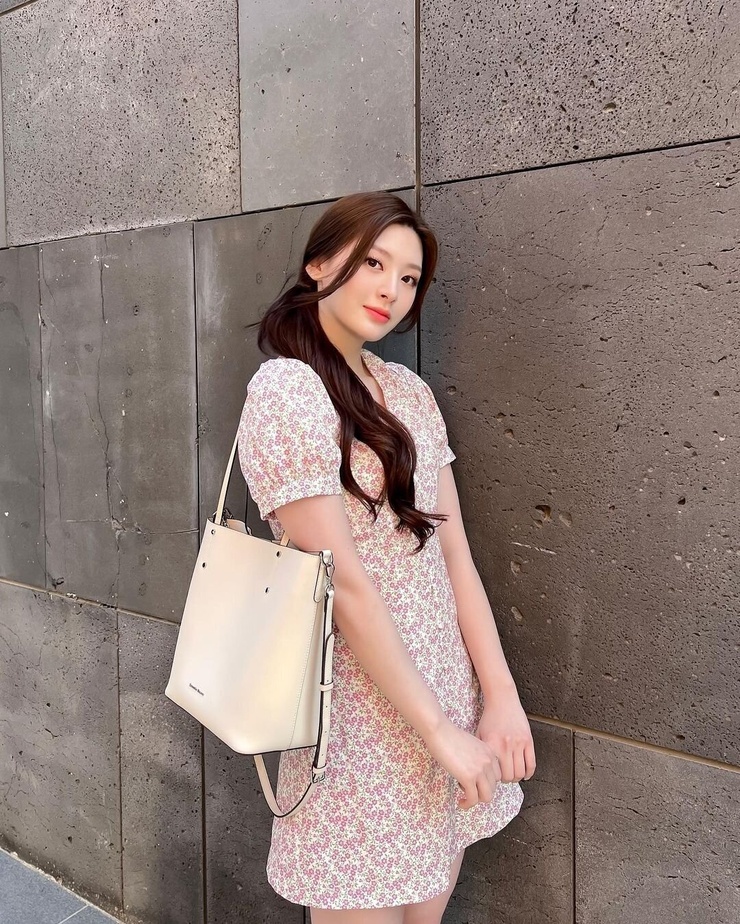 Picture of Seeun (STAYC)