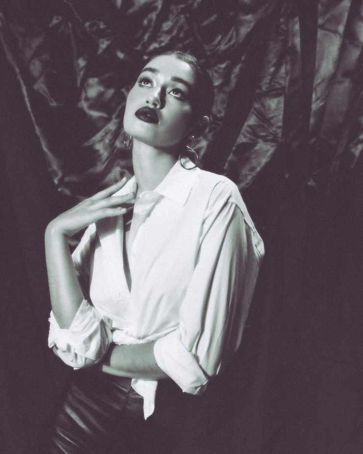 Elisa Flores image