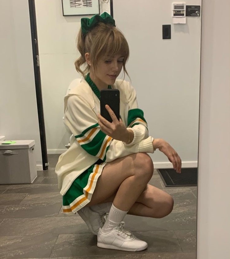 Picture of Grace Van Dien