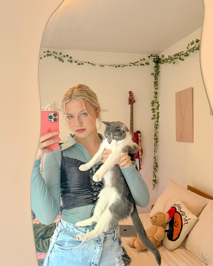 Picture of Indi Star