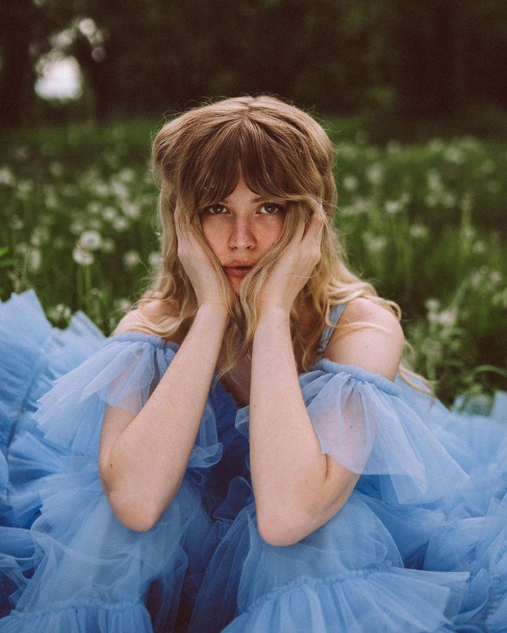 Picture of Luna (model)