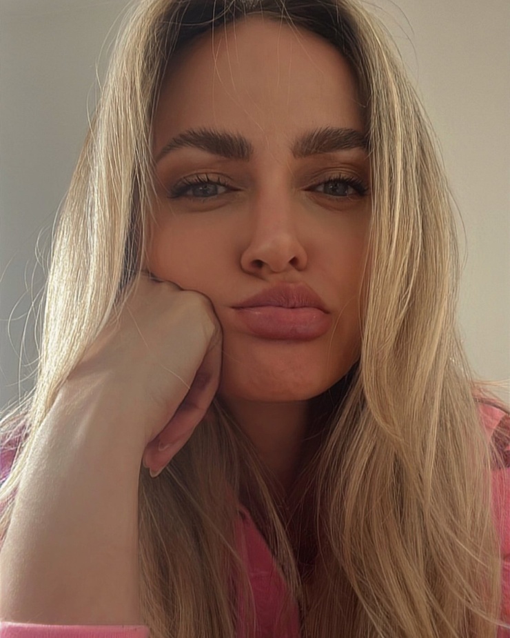Alyssa Barbara image