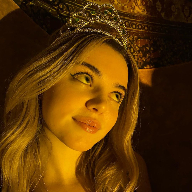 Picture of Angelina Boris