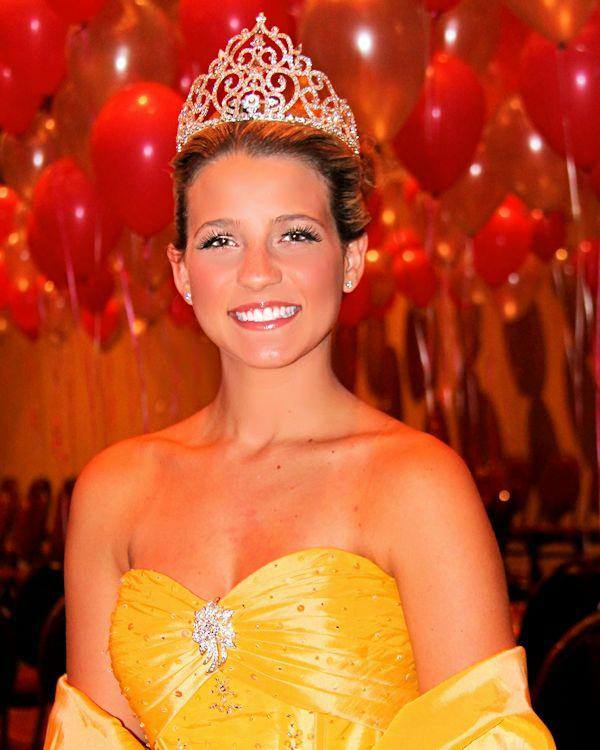 Picture of Danielle Stratton.
