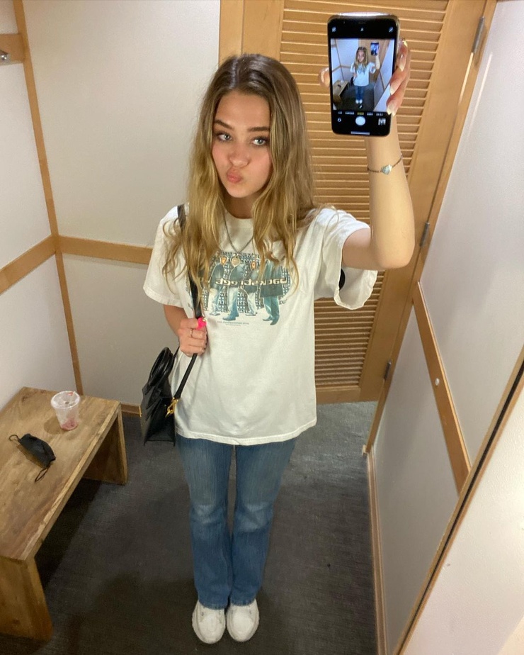 Picture of Lizzy Greene