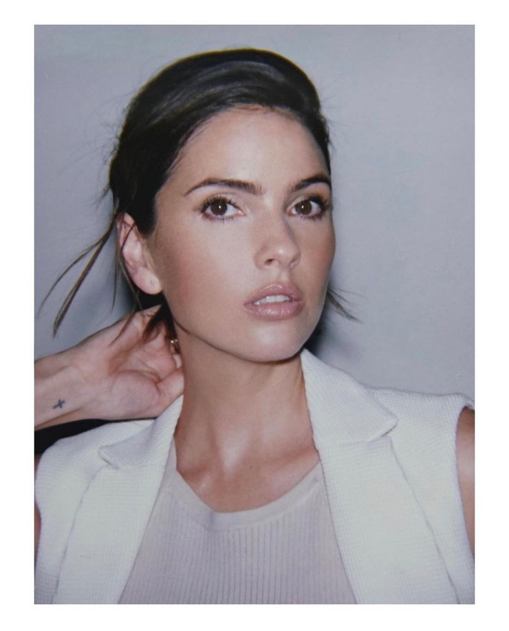 Picture of Shelley Hennig