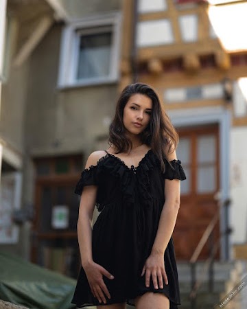 Elena Carlucci image