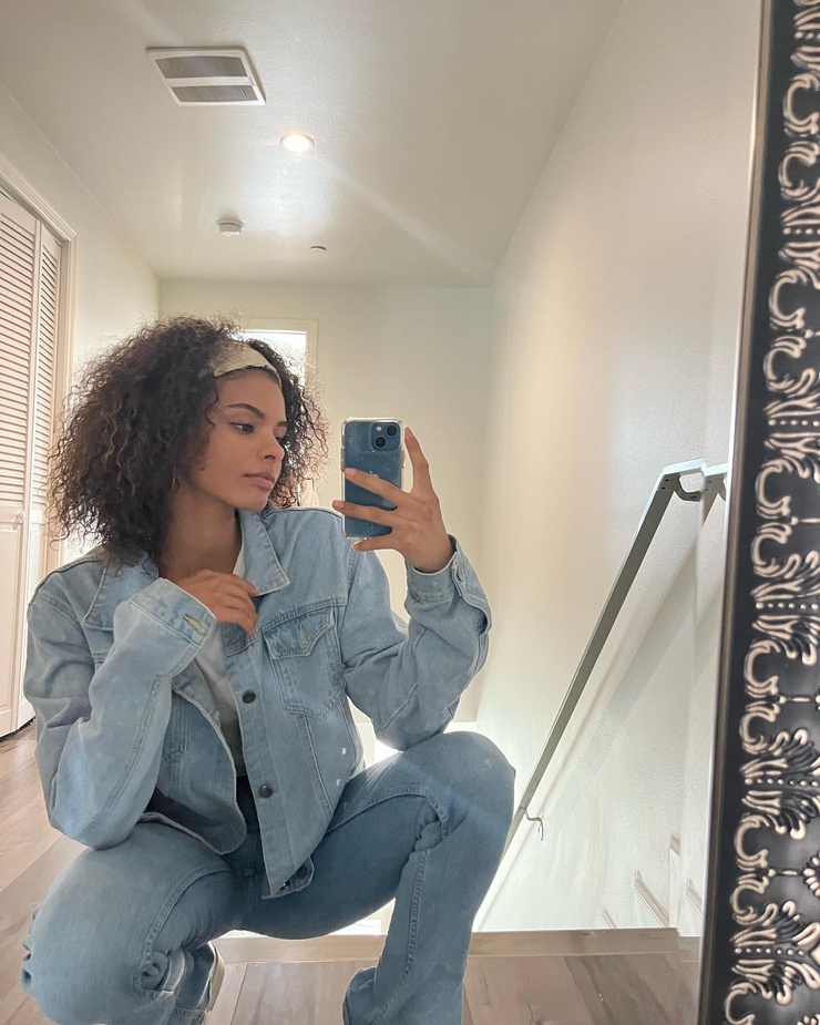 Picture of Ally Renee