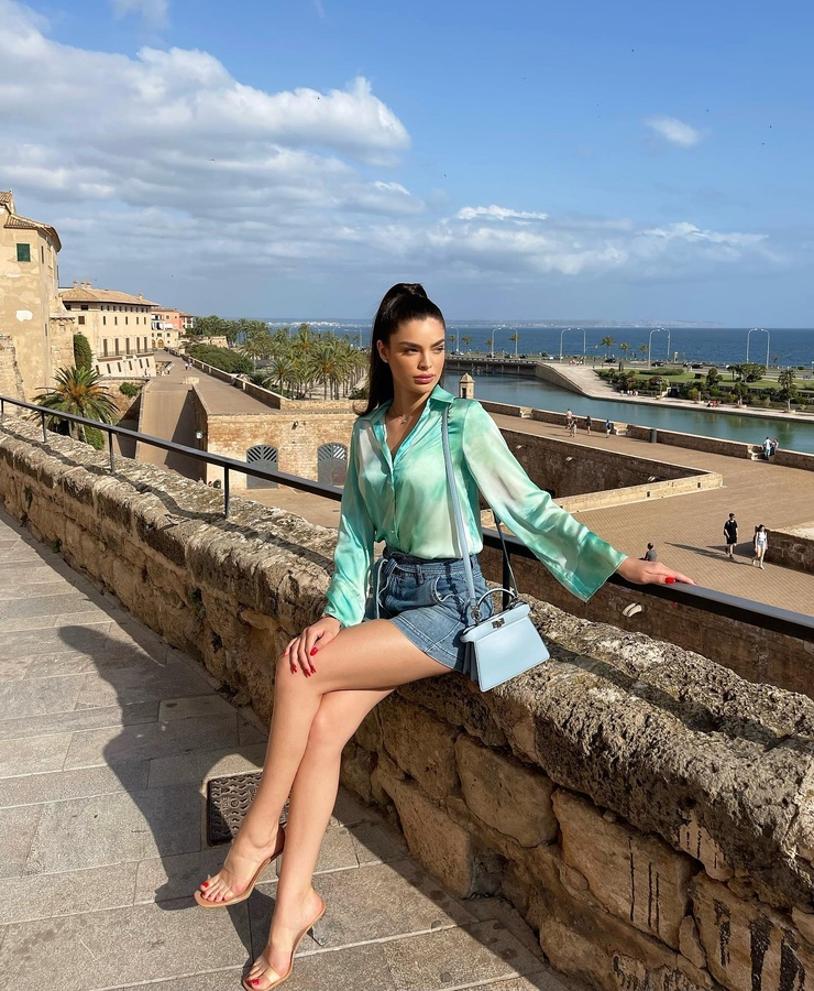 Picture of Nadia Ferreira