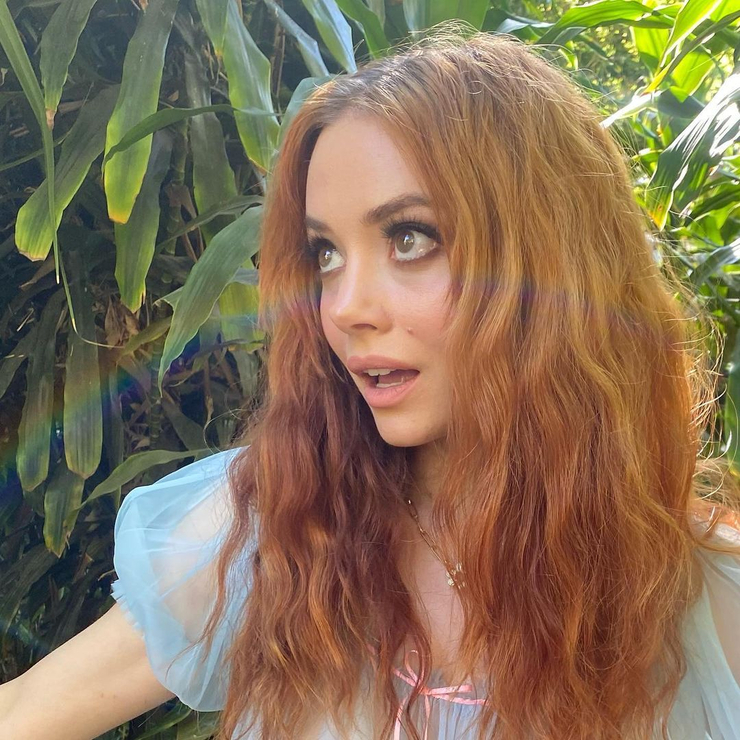 Picture of Alina Lee