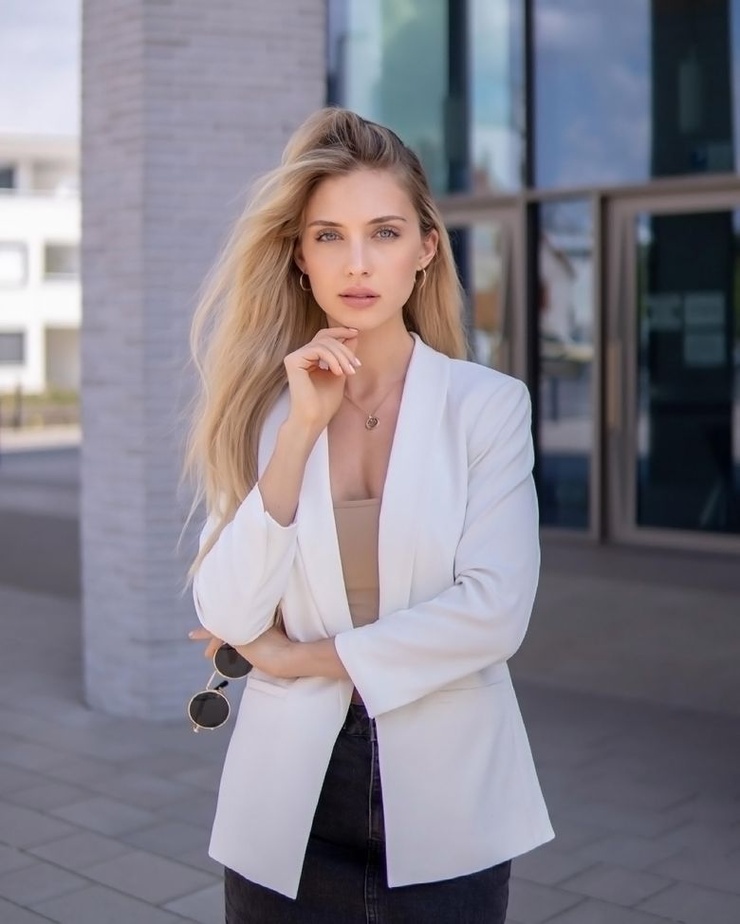 Image of Zoe Brammer