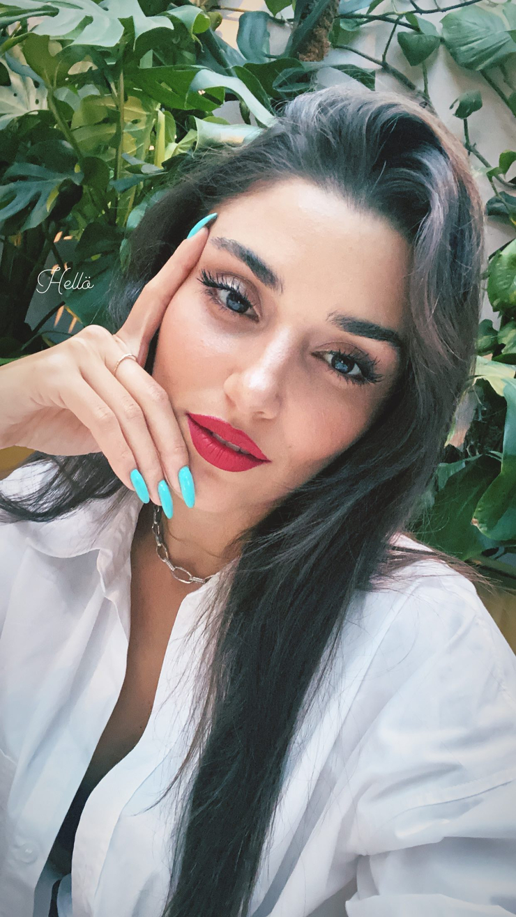 Picture of Hande Erçel