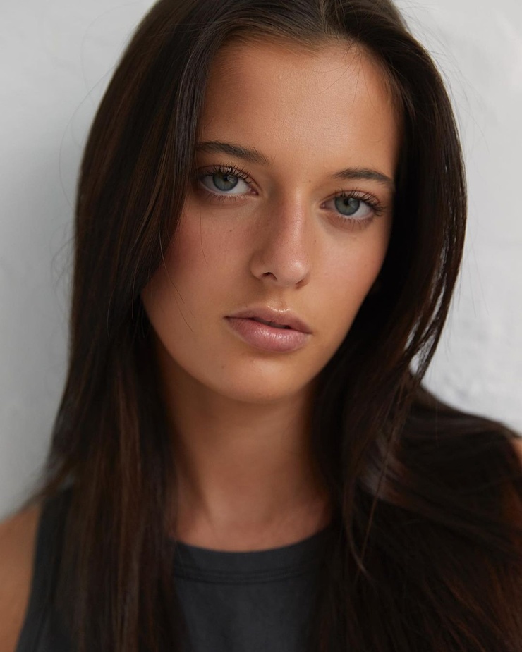 Picture of taya brooks