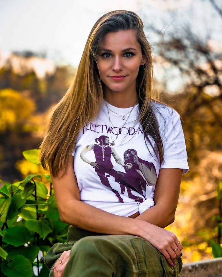 Picture of Julie Nichole