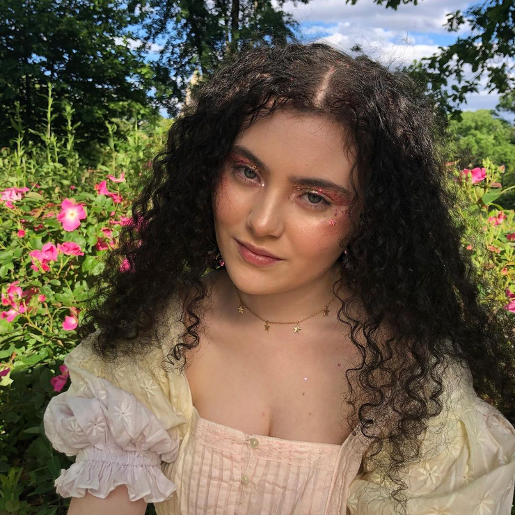 Lilla Crawford picture