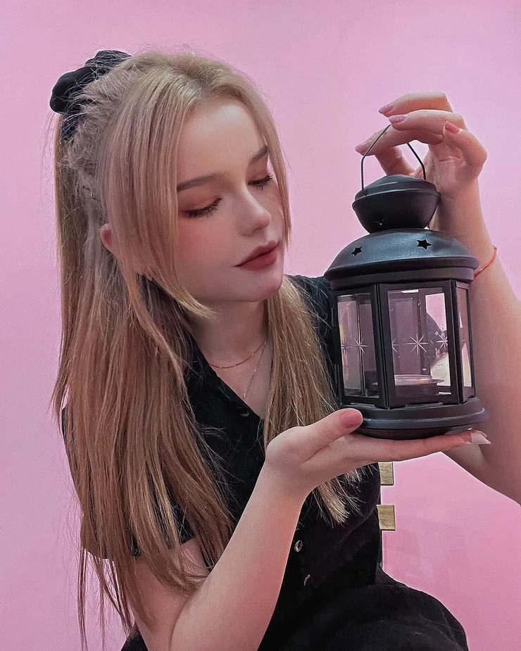 Picture of Anna Pan (Anzai)