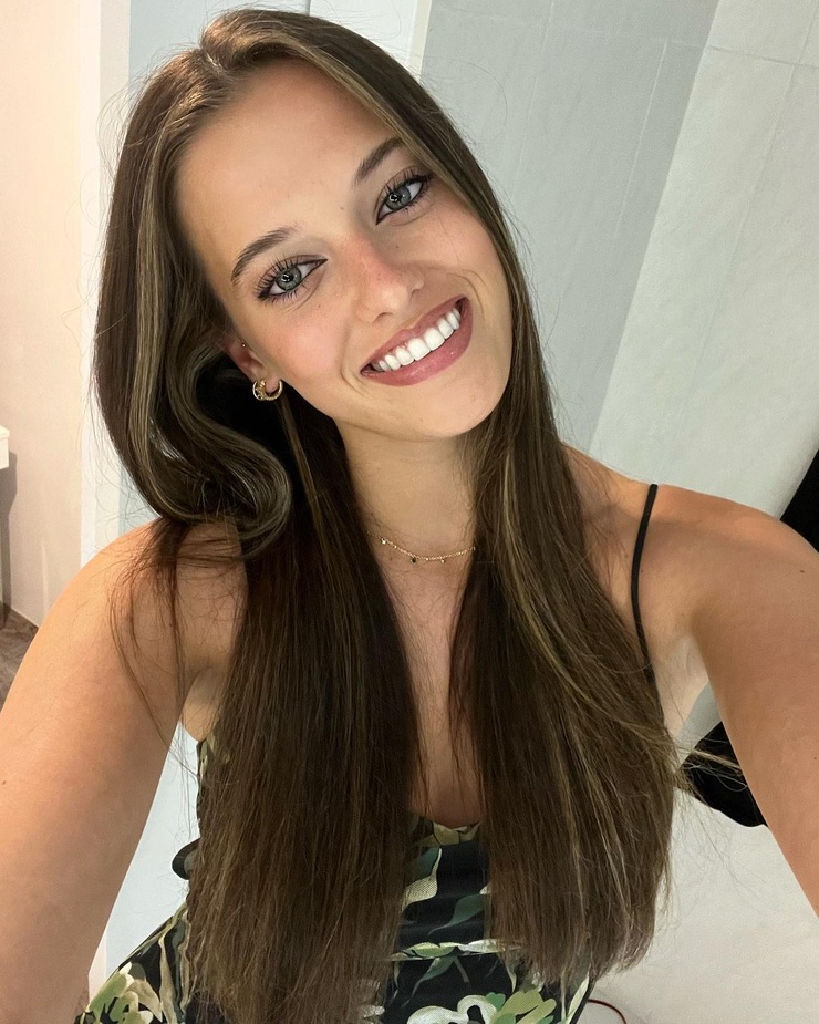 Picture of taya brooks