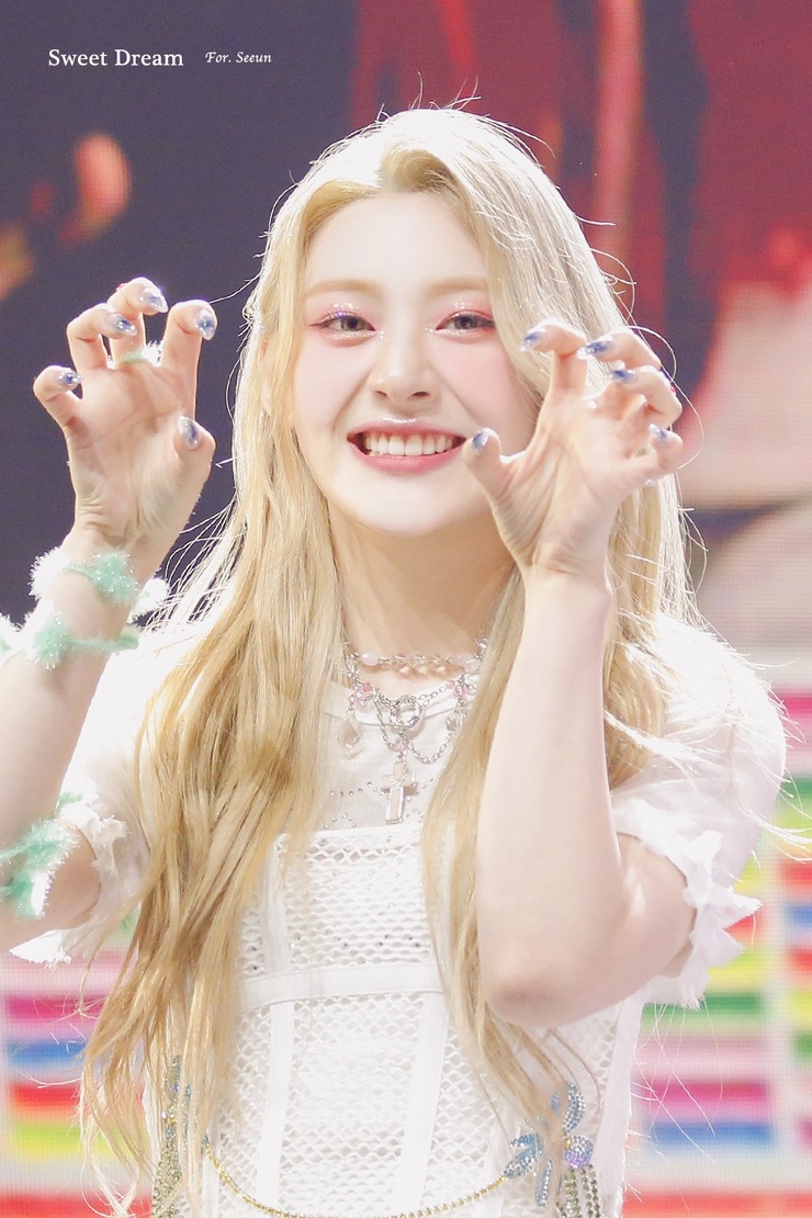 Picture of Seeun (STAYC)